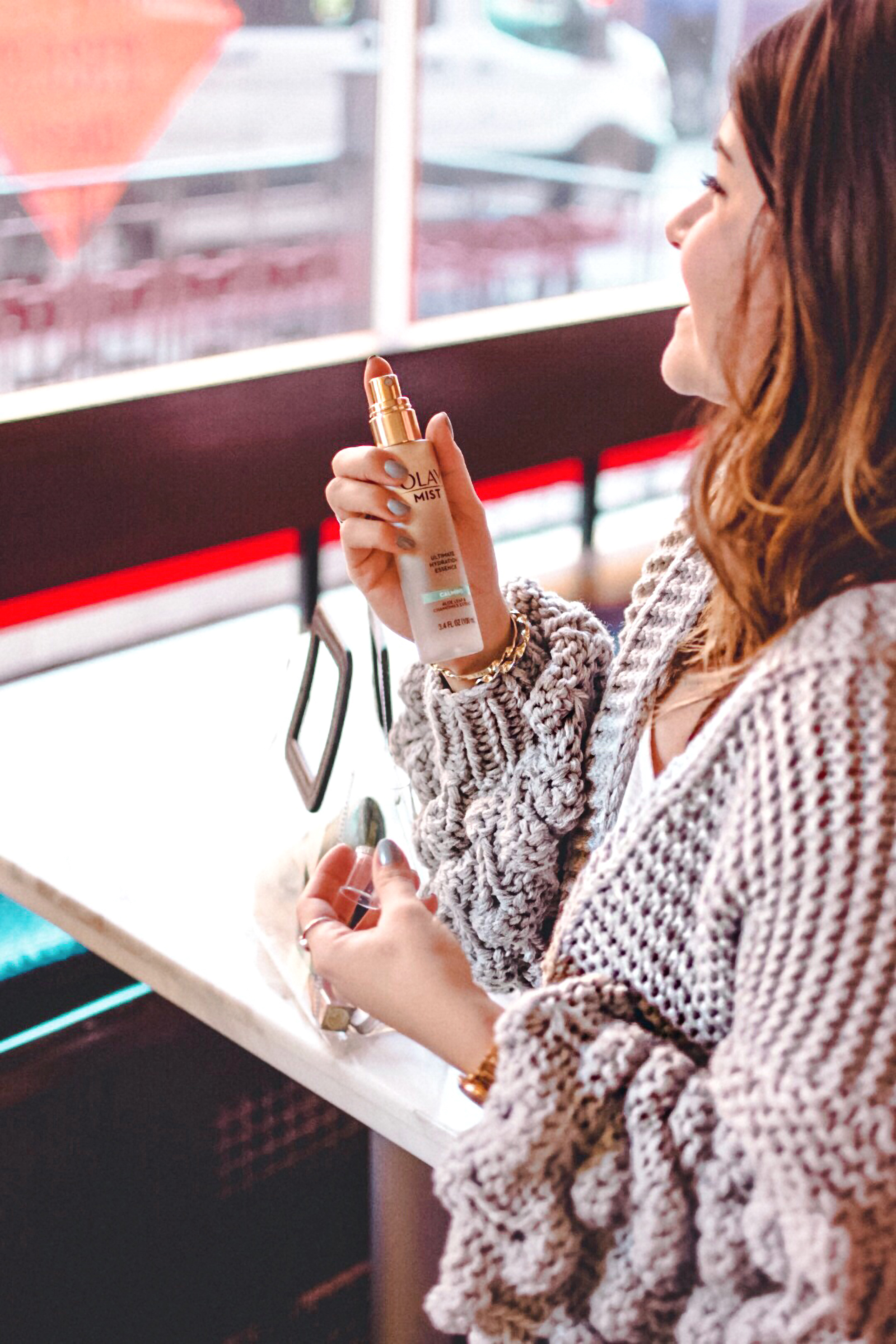 INSTANT SKIN HYDRATION WITH OLAY MISTS - CHIC TALK