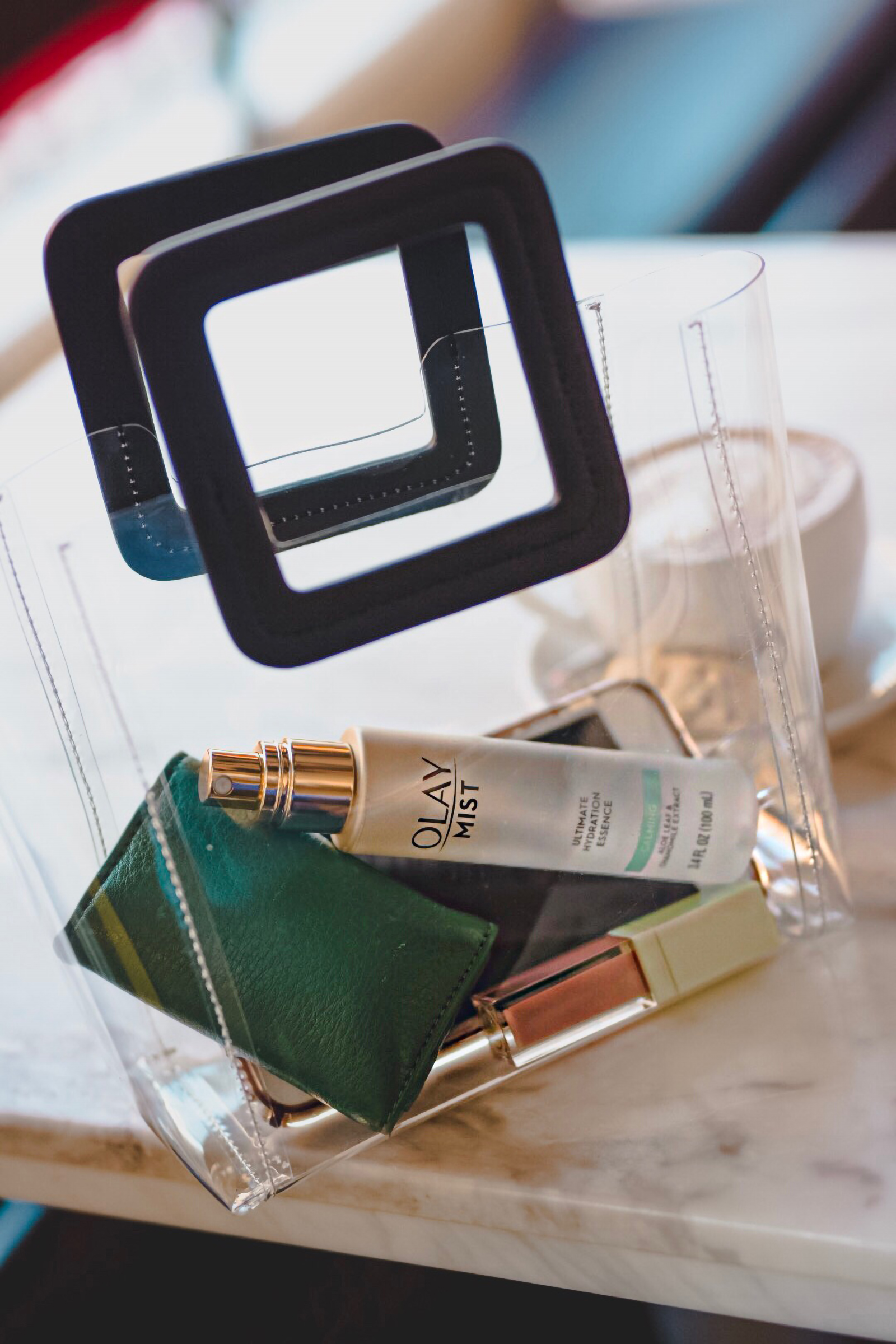 INSTANT SKIN HYDRATION WITH OLAY MISTS - CHIC TALK