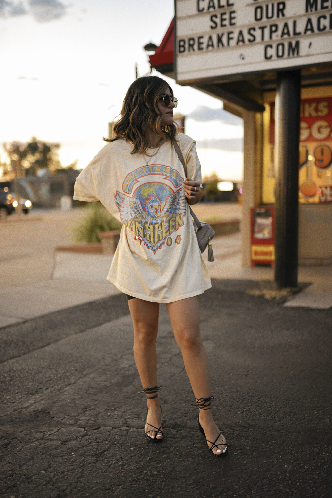 HOW TO STYLE OVERSIZED GRAPHIC TEES - CHIC TALK