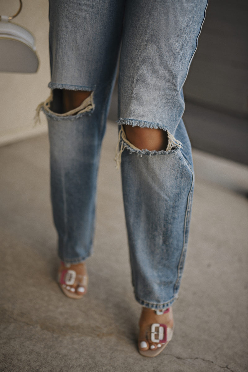 AN EASY WAY TO STYLE DAD JEANS - CHIC TALK