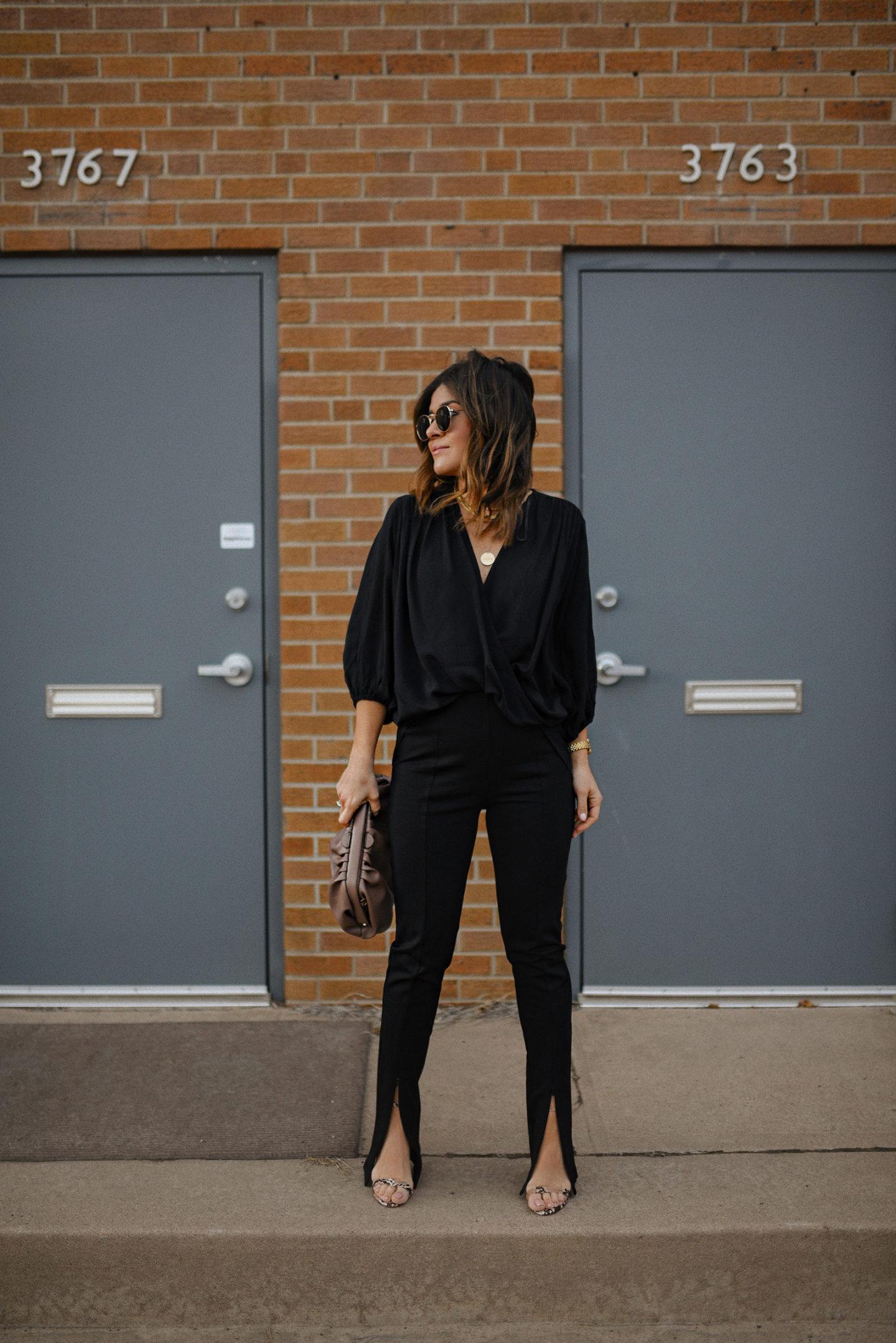 AN UPDATED TOTAL BLACK LOOK FOR ANYTIME OF THE YEAR - CHIC TALK