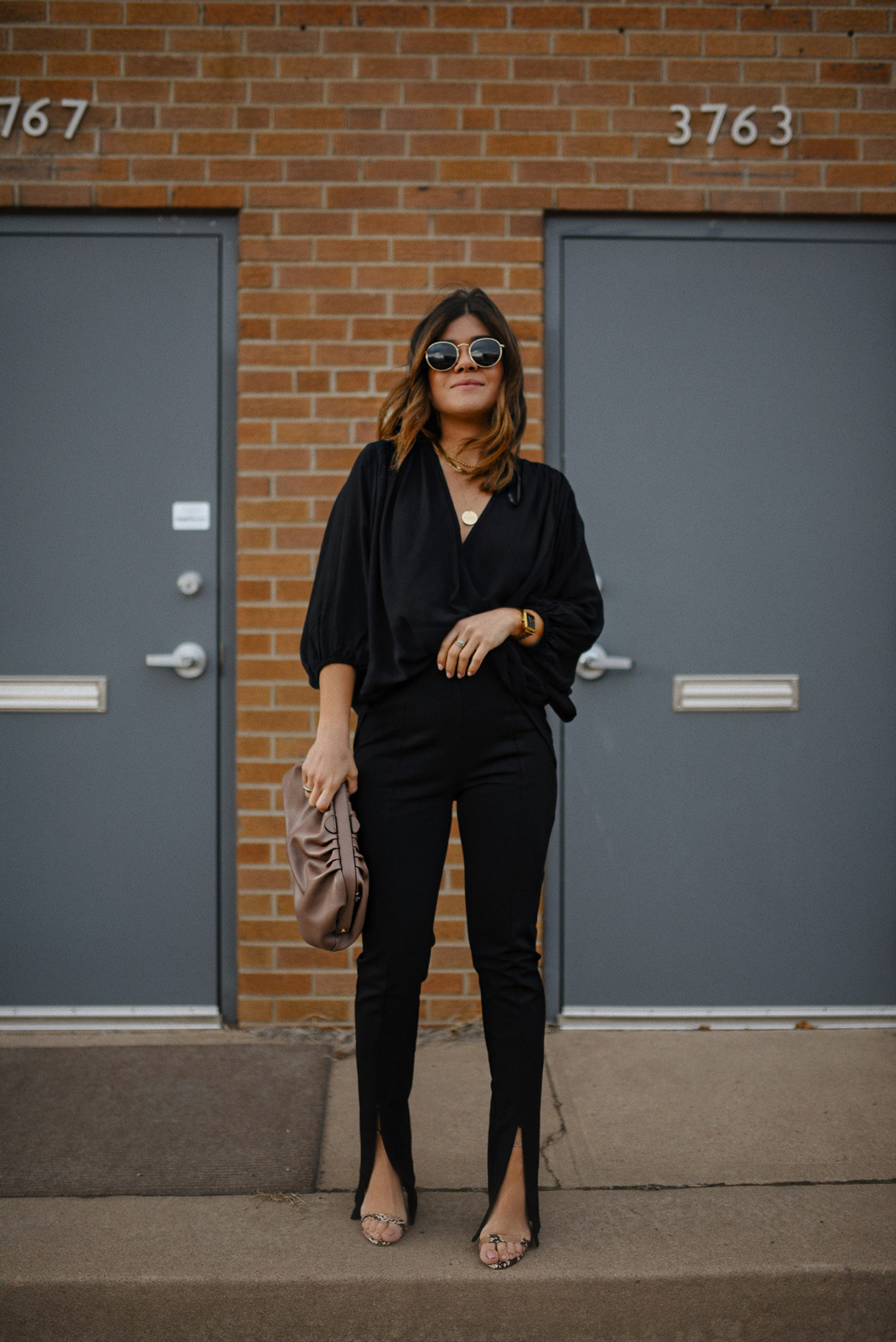 AN UPDATED TOTAL BLACK LOOK FOR ANYTIME OF THE YEAR - CHIC TALK