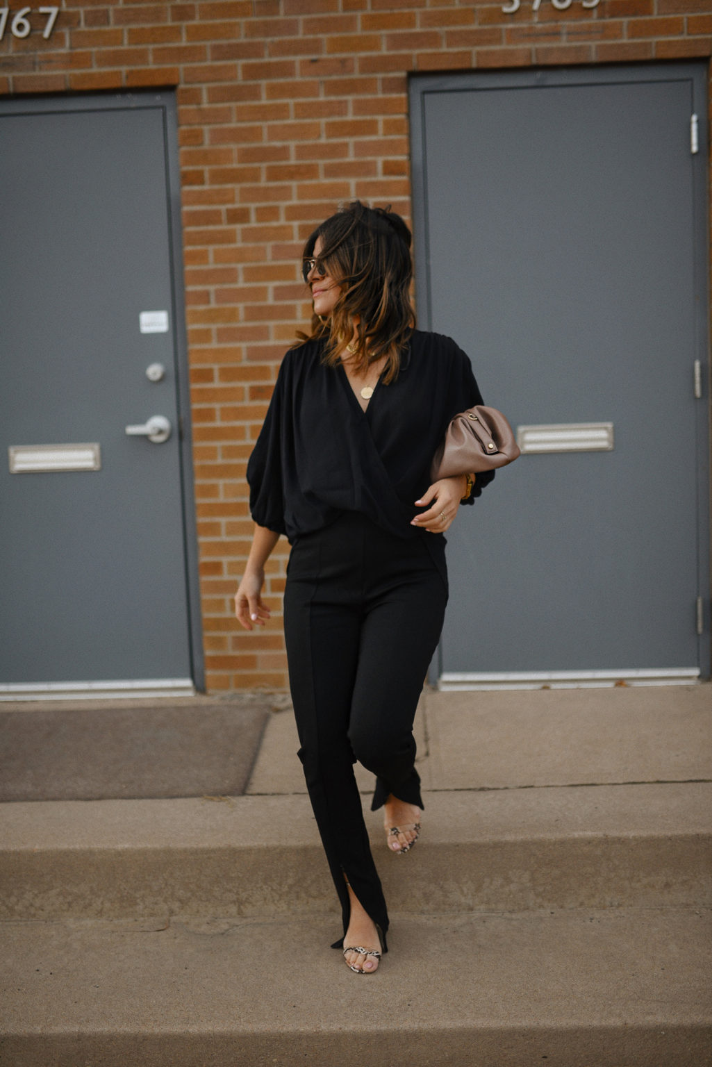 AN UPDATED TOTAL BLACK LOOK FOR ANYTIME OF THE YEAR - CHIC TALK
